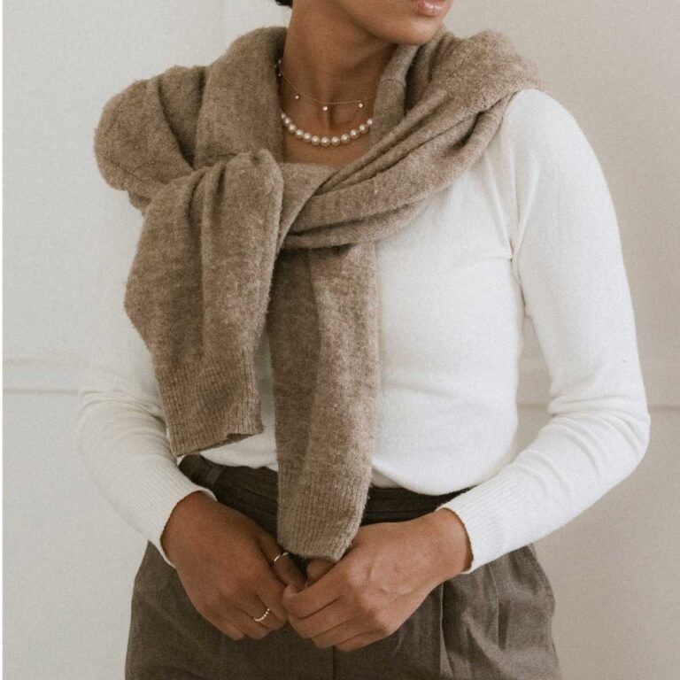 What To Wear On An Overnight Flight? 31 Tips & Ideas - ljanestyle