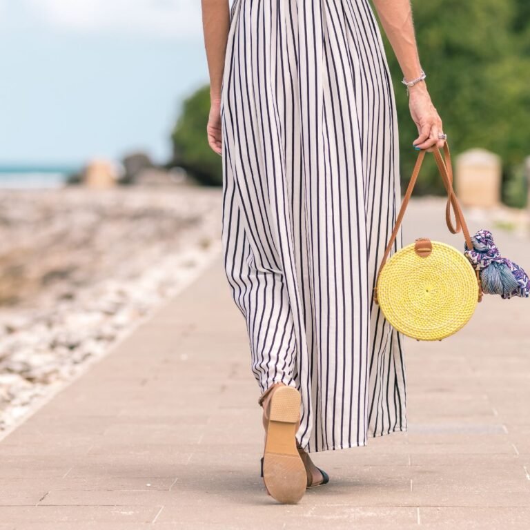 How to Wear Graphic Stripes & 37 Outfit Ideas - ljanestyle